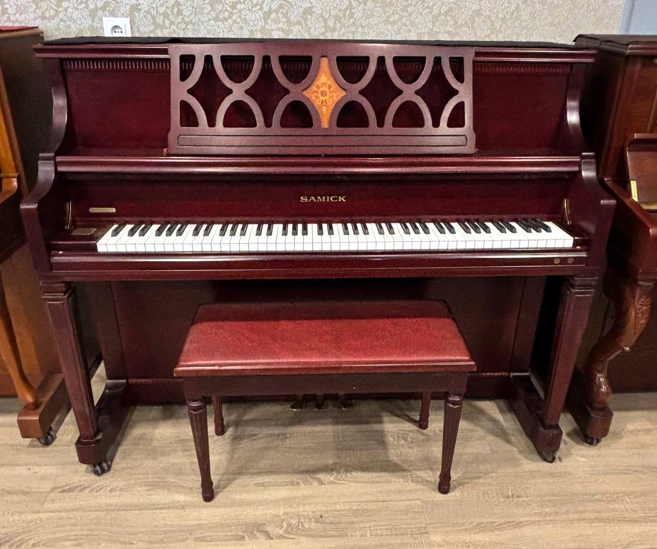 پیانو آکوستیک کارکرده سمیک کنسول SAMICK ارتفاع 118 - پیانو طنین